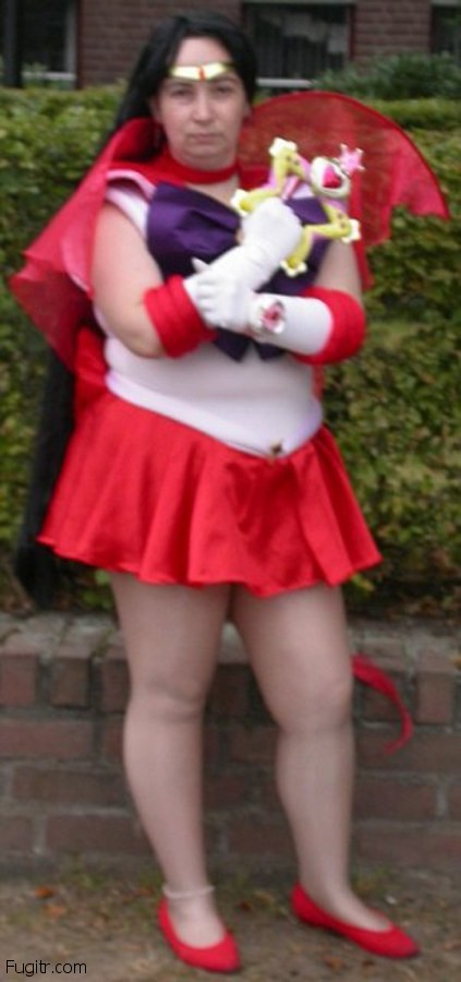 most_hilarious_cosplay_costumes_35 - Fugitr.com
